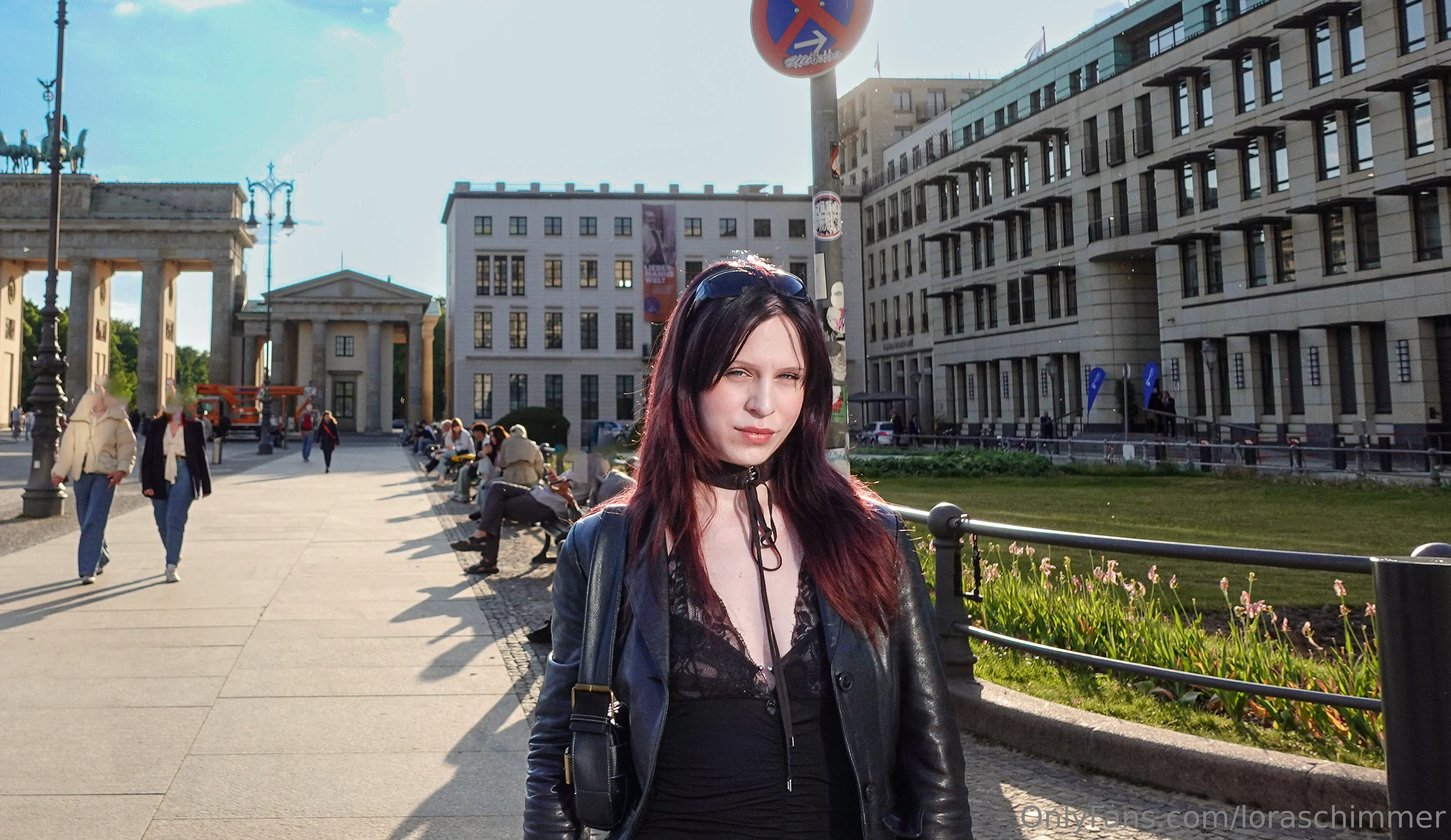 @loraschimmer 𝓛𝓸𝓻𝓪 𝓢𝓬𝓱𝓲𝓶𝓶𝓮𝓻 💘 OnlyFans profile — does have a nude scene ...